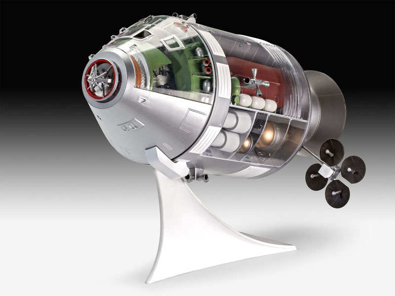 Revell 1/32 Apollo 11 Spacecraft with Interior Gift Set 03703