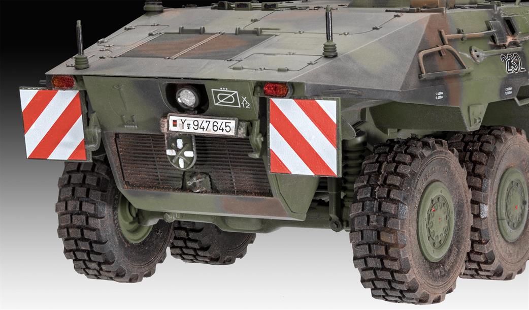 Revell 1/35 03321 SpPz2 Luches Tank Kit & 3D Puzzle Diorama